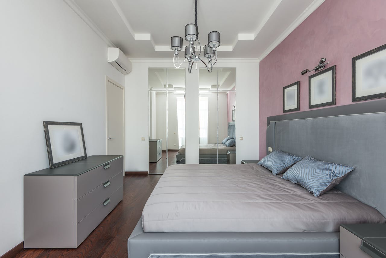 Easy Ways to Decorate a Shoebox Bedroom